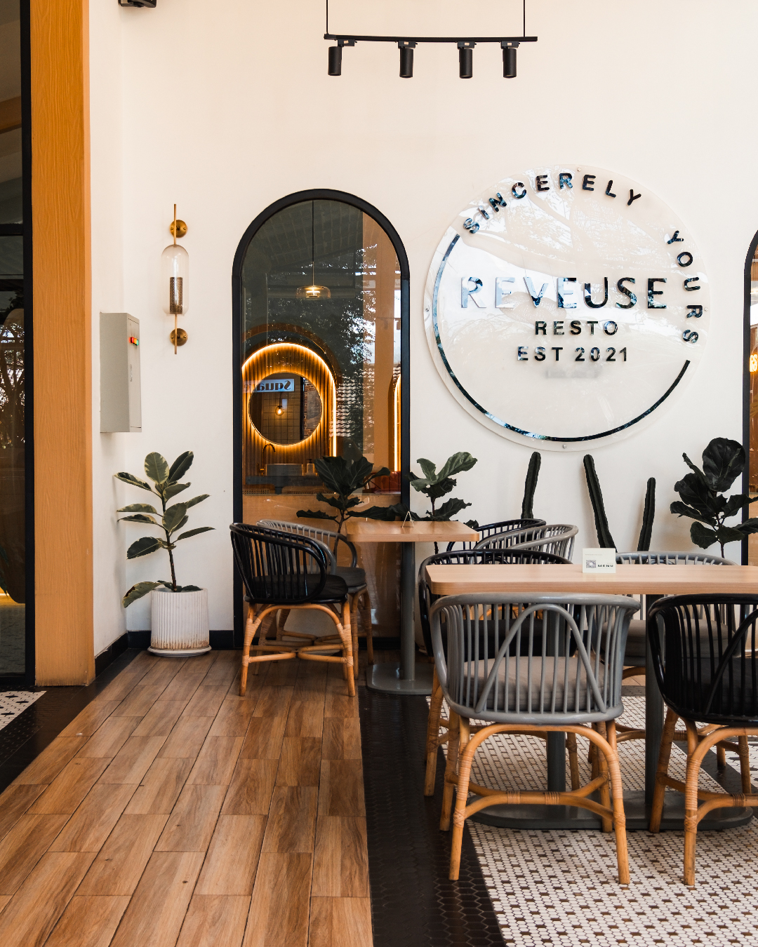 Contract | Vania Interior